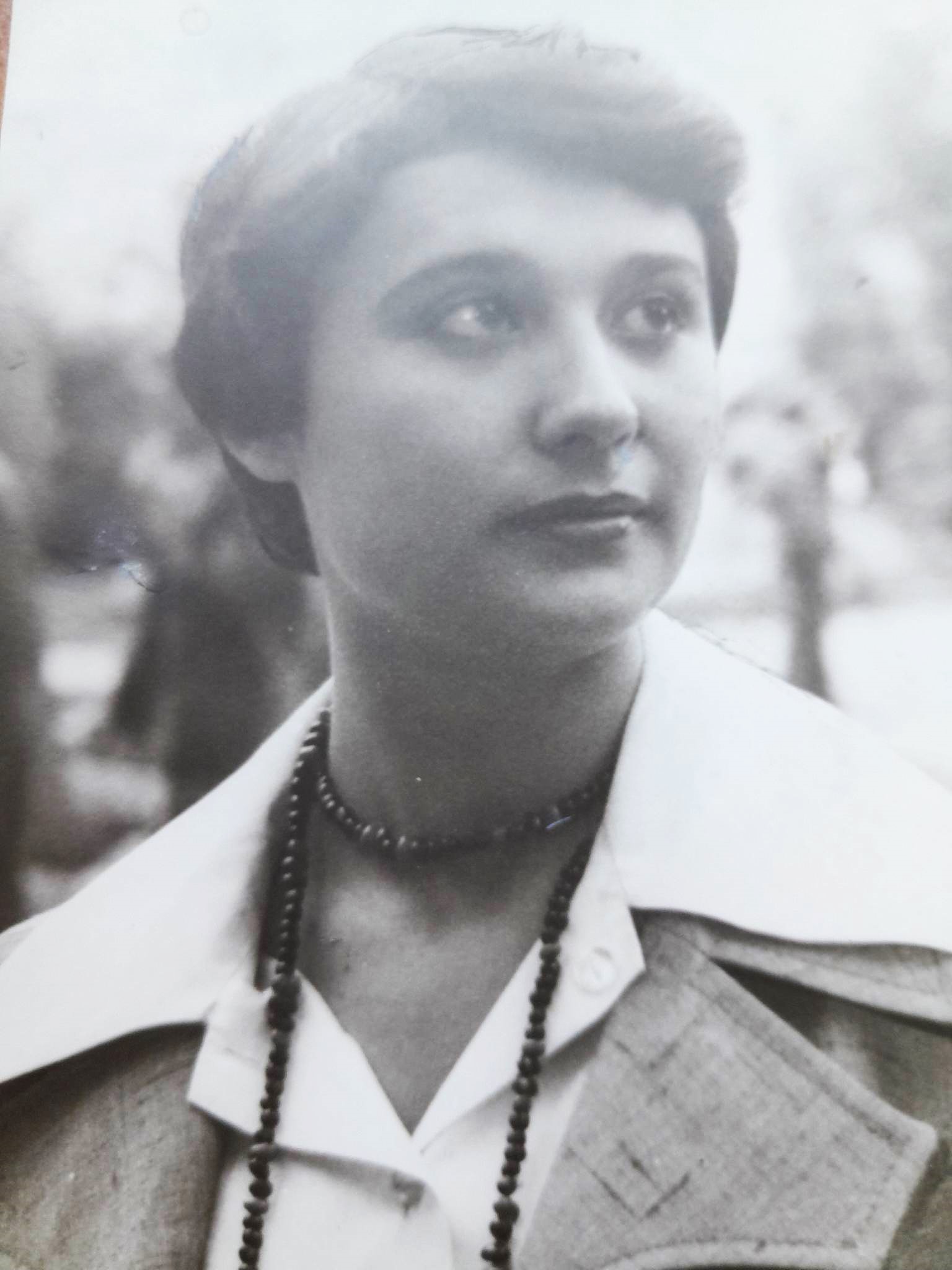 2 Cleopatra Lorintiu 1977 fotografie de Emil Cojocaru©Cleopatra ...